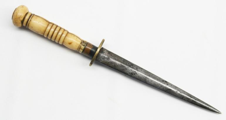 AMERICAN OR BRITISH SMALL NAVAL TYPE DIRK ca.1810 – Sailor in Saddle
